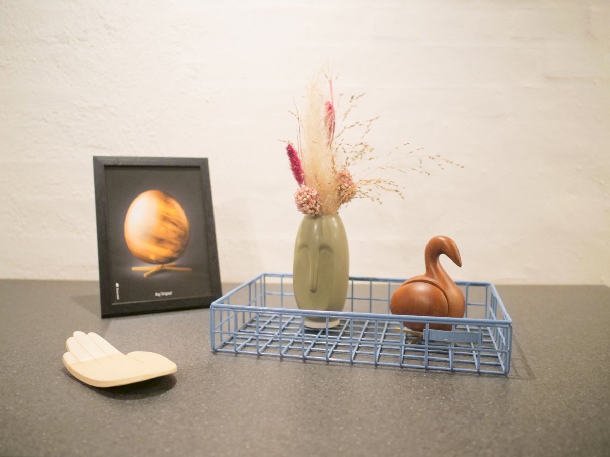 WIRE TRAY – Elegant og alsidig trådbakke fra Kalager Design